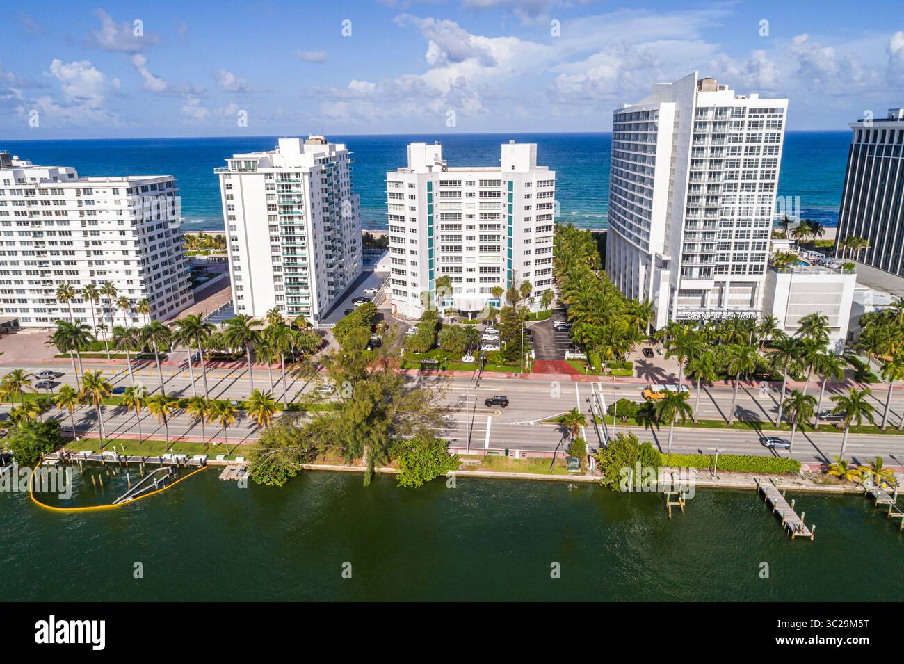 4900 block collins avenue hi-res stock photography and images - Alamy
