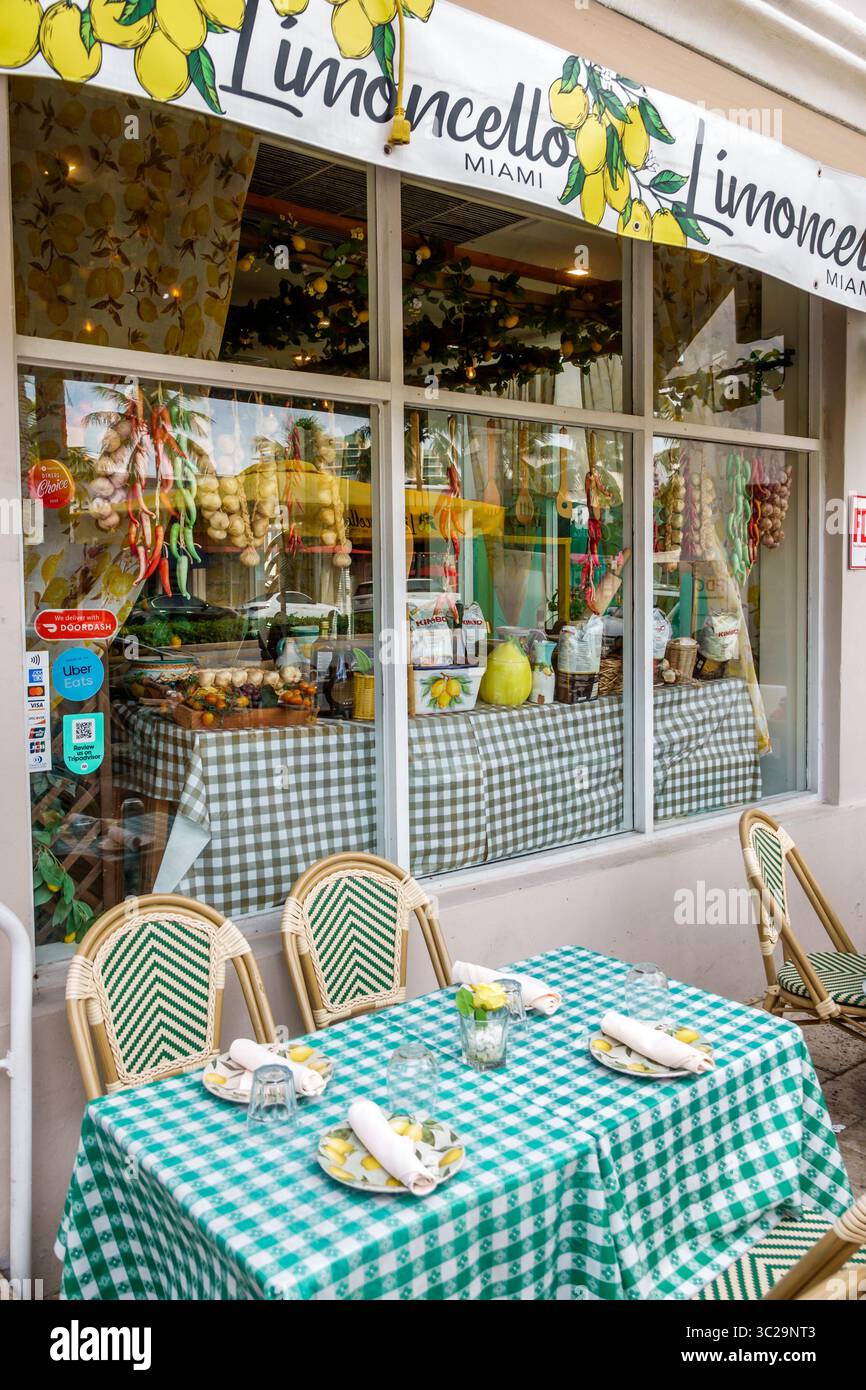 Italian restaurant visible from hi-res stock photography and images - Alamy