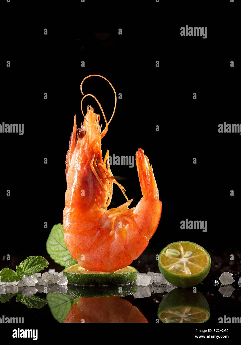 Pictures of shrimp and fried shrimp were taken in the restaurant, high ...
