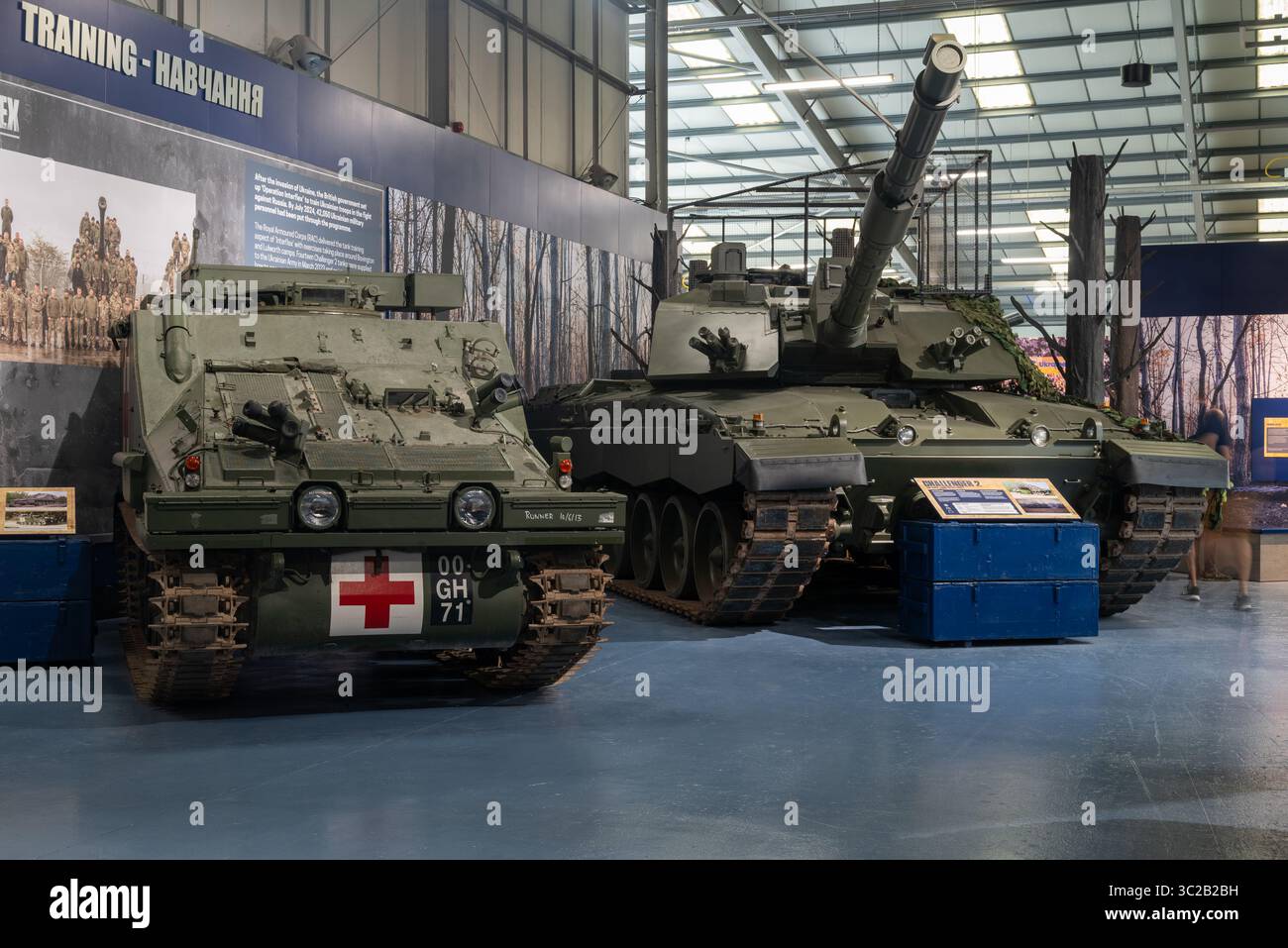 Inside challenger 2 tank hi-res stock photography and images - Alamy