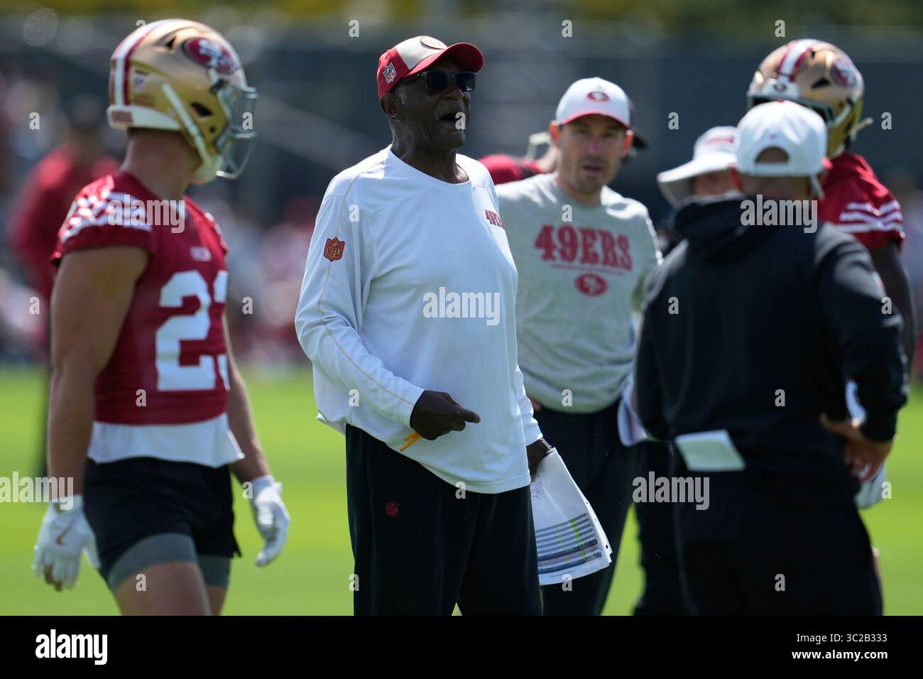 San Francisco 49ers running backs coach Robert Turner Jr., middle ...