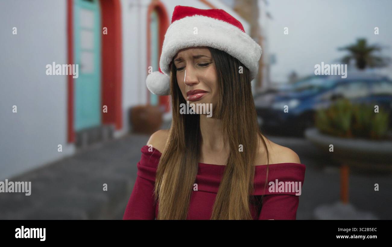 Woman crying visible face hi-res stock photography and images - Alamy