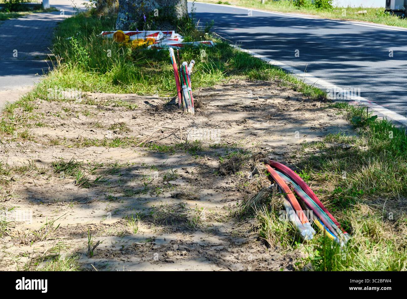 Trenchless fiber optic installation hi-res stock photography and images ...