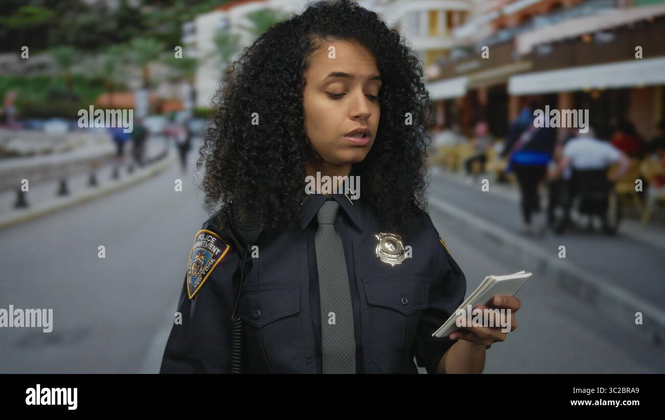 Woman police officer taps hi-res stock photography and images - Alamy
