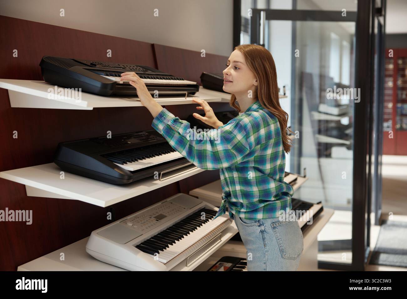 Woman looking keyboard typing hi-res stock photography and images - Alamy