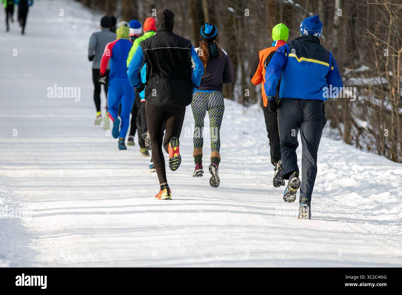 Snow covered trail winter hi-res stock photography and images - Alamy