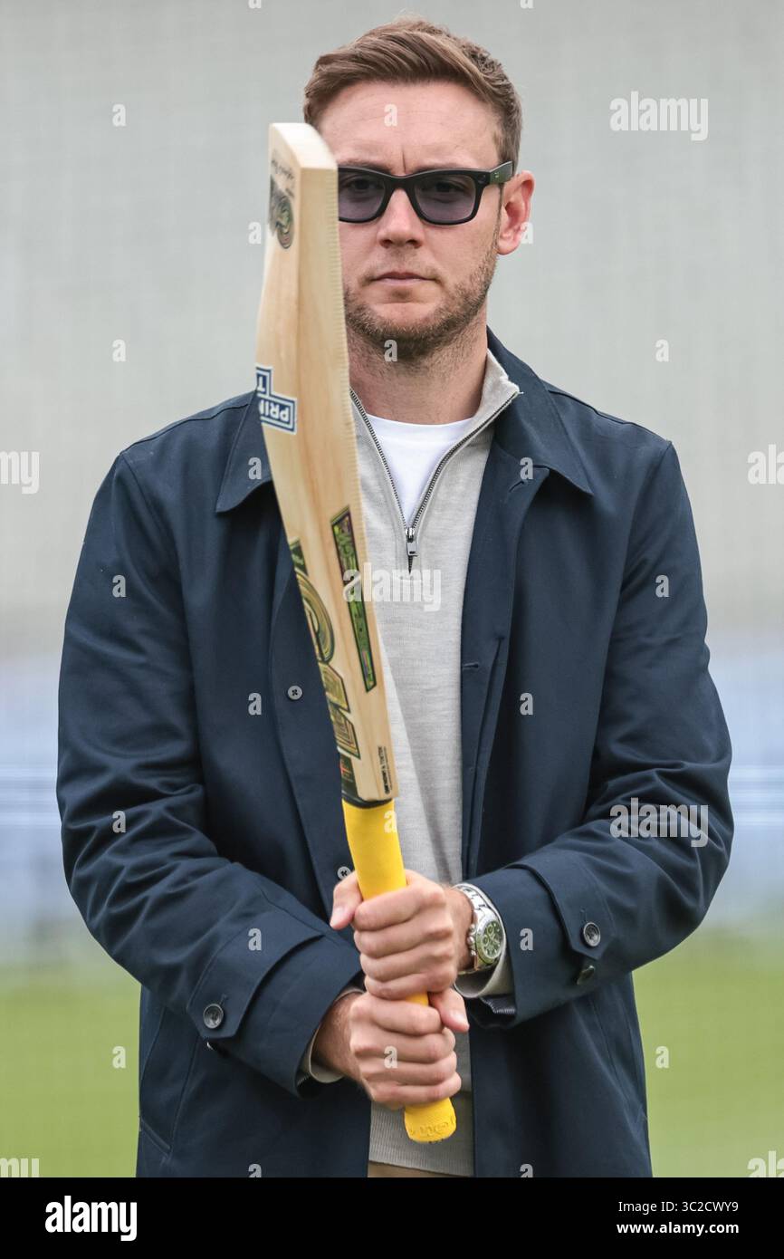 Broadcaster Stuart Broad with the GM cricket bat of Duckett during the ...