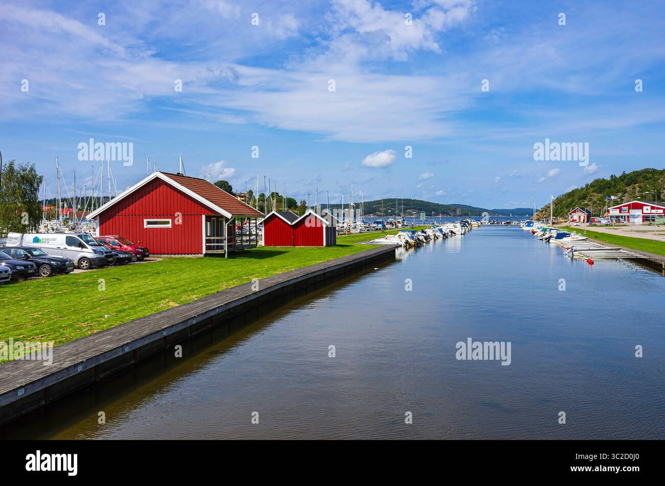 Henan, Orust, Bohuslän, Schweden Maritimes Wohn- und Hafenambiente in ...