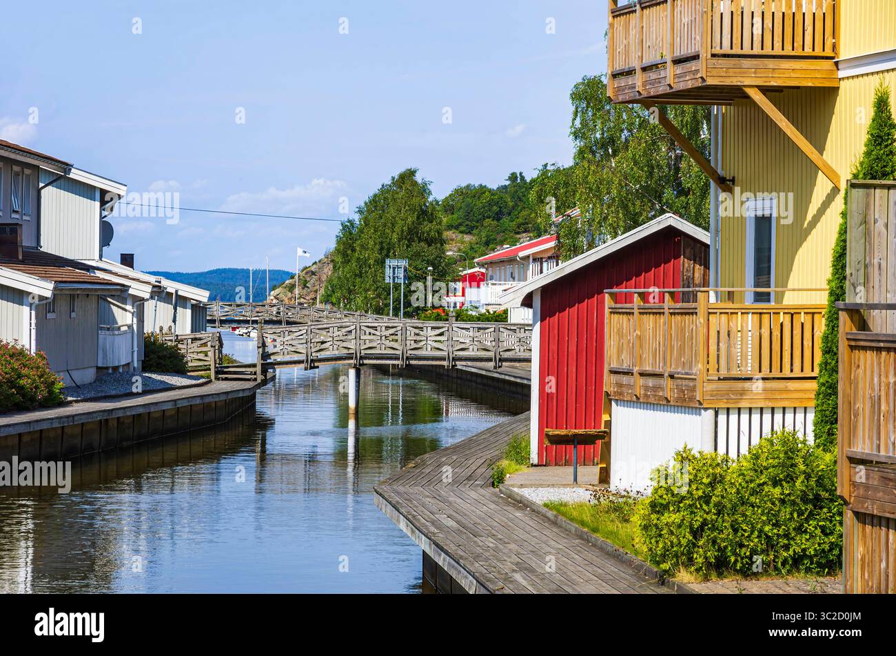 Henan, Orust, Bohuslän, Schweden Maritimes Wohn- und Hafenambiente in ...