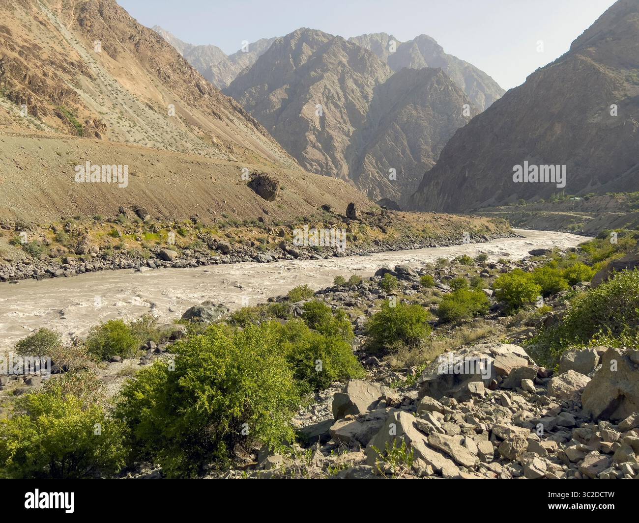 The Panj River in the middle of the Pamir Mountains in Tajikistan Stock ...