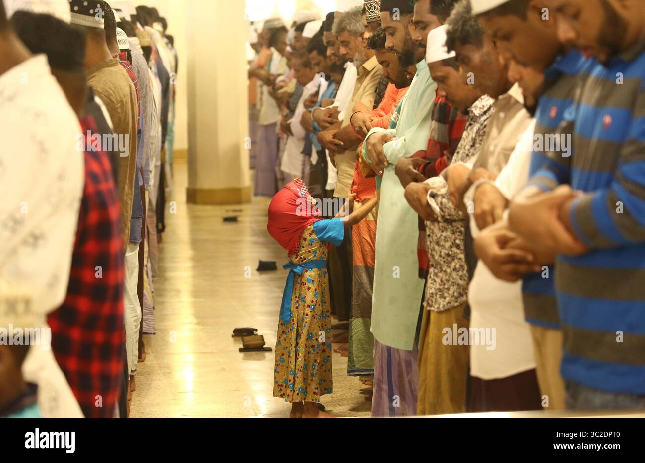 Sri lankan muslim girl looks hi-res stock photography and images - Alamy
