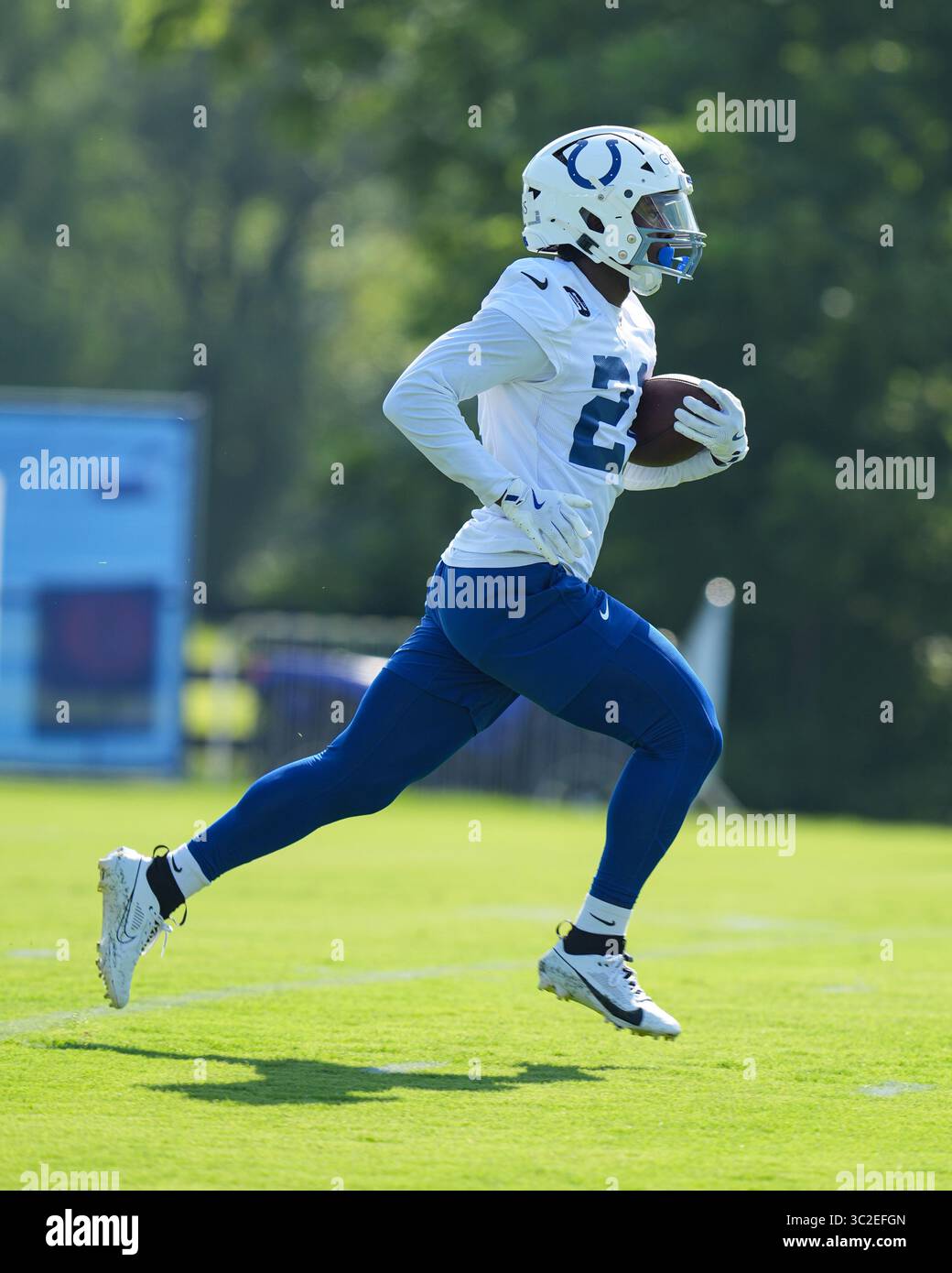 Indianapolis Colts running back DJ Giddens (21) runs a drill during ...