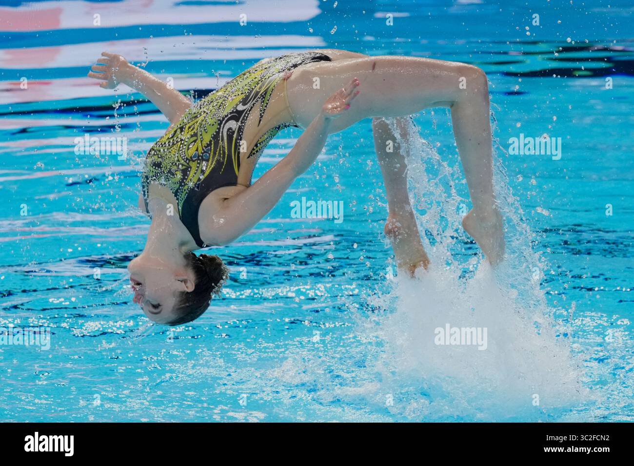 Robyn Ellen Louise Swatman and Eve Young of Britain compete in the ...
