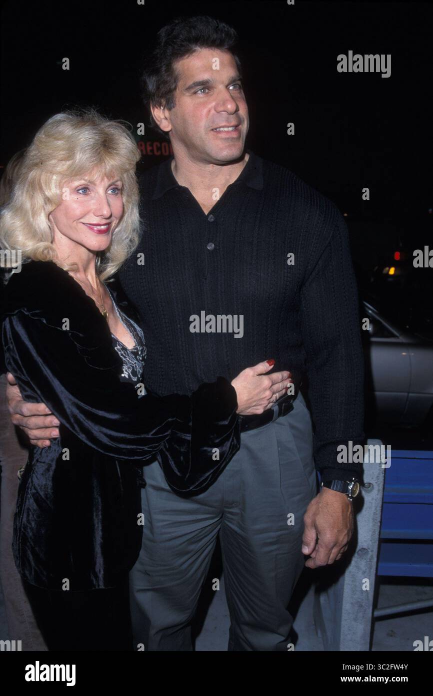 Actor LOU FERRIGNO & wife CARLA @ the 'Hooters' Restaurant Pre Opening ...