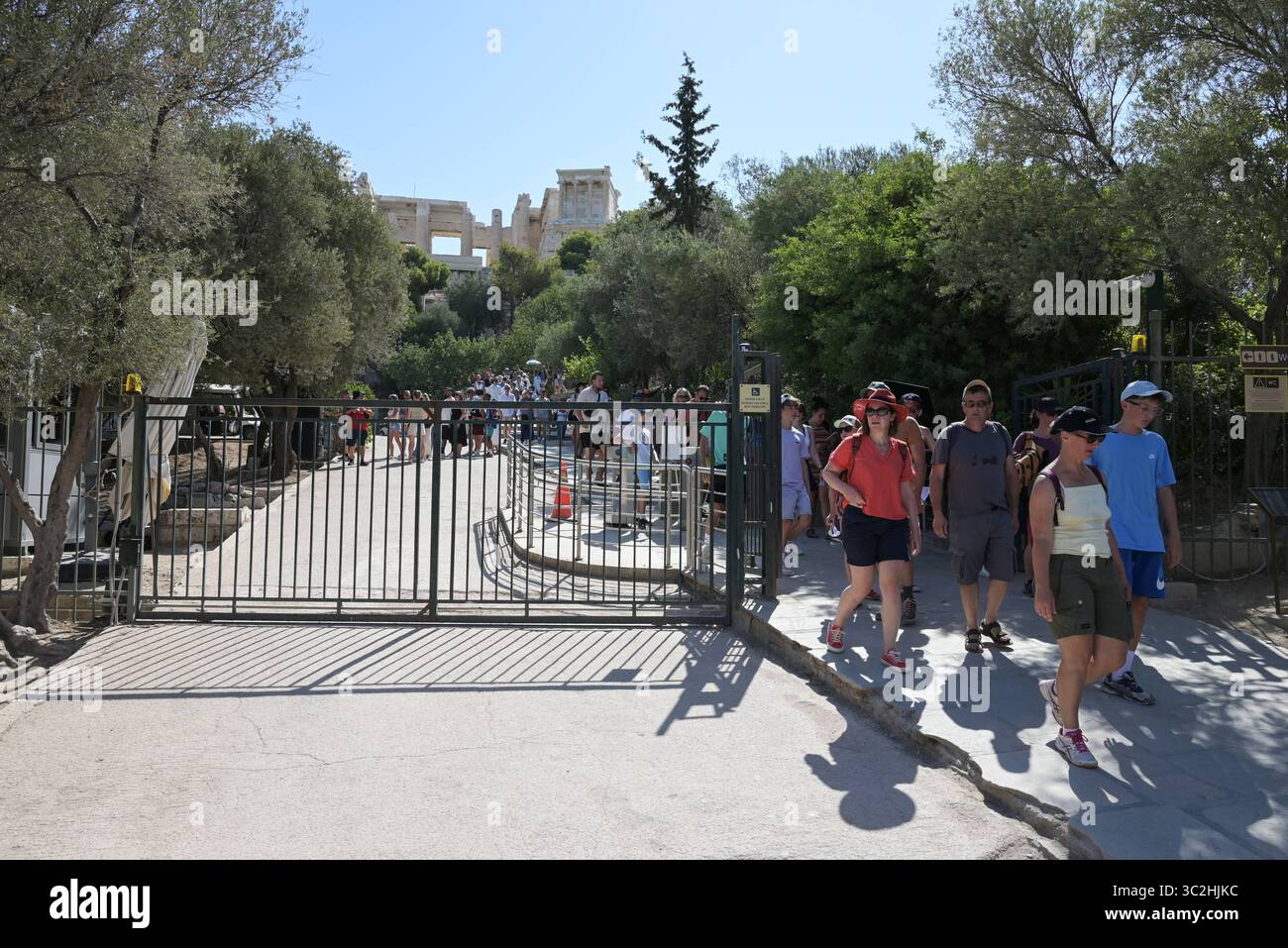 The Acropolis of Athens is shut as heatwave peaks in Greece Tourists ...