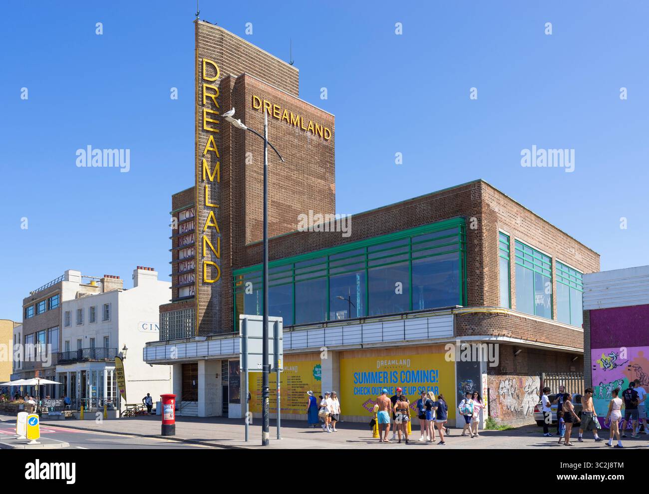 Hall by the sea margate hi-res stock photography and images - Alamy