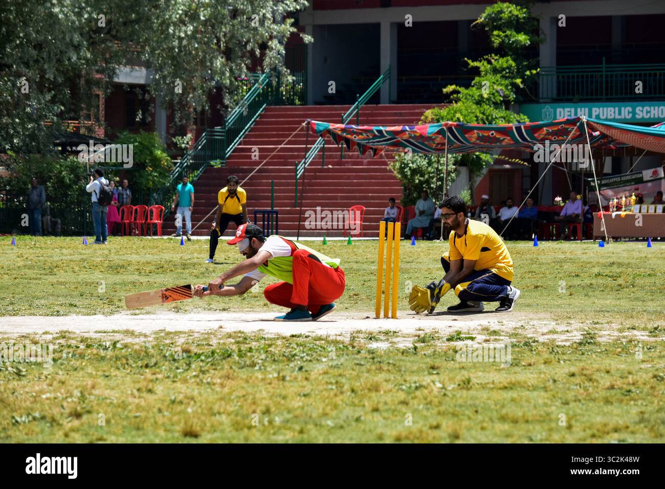 Disable cricket player hi-res stock photography and images - Alamy