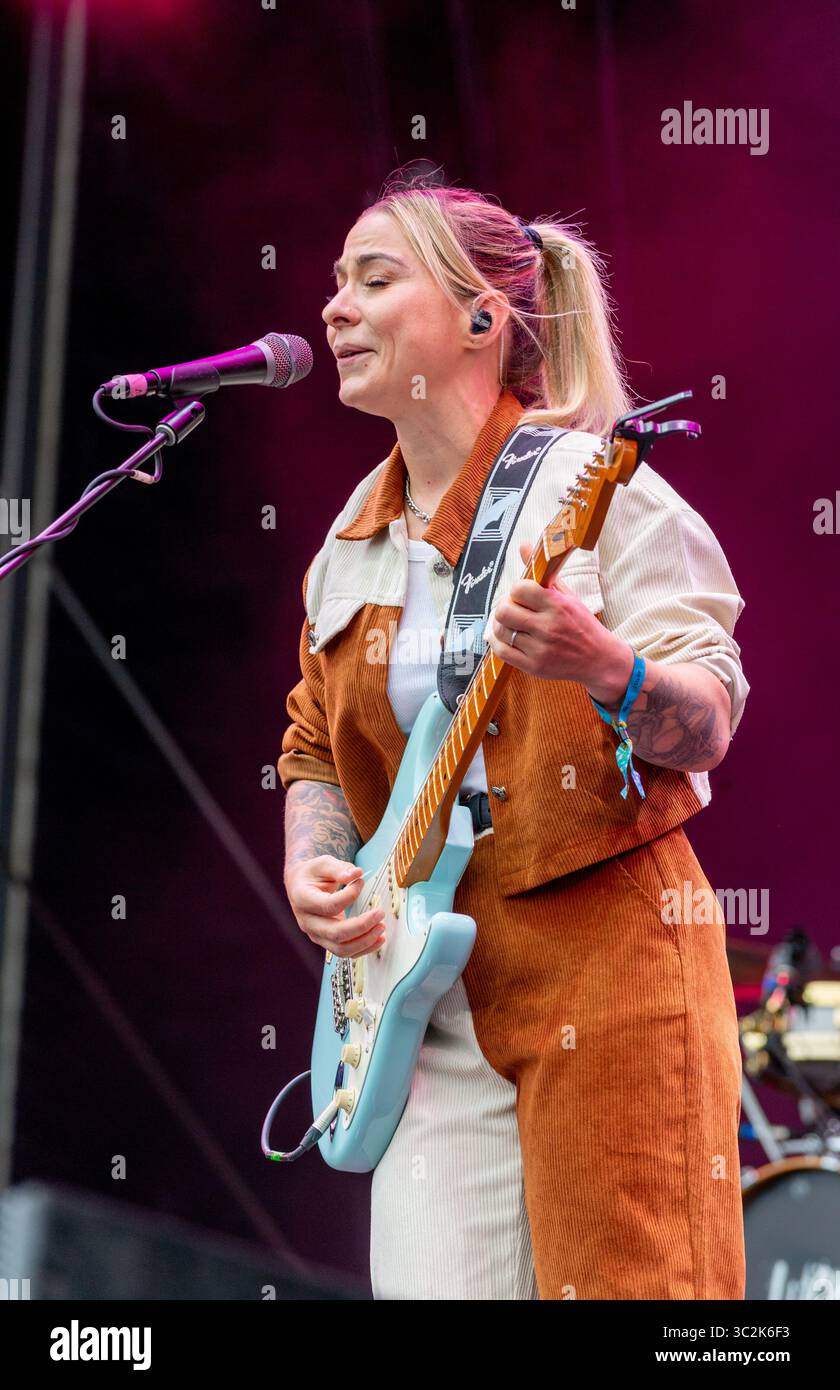 Lucy Spraggan is an English singer-songwriter and lead singer of the ...