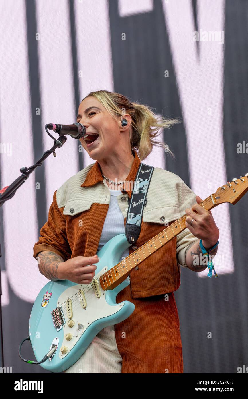 Lucy Spraggan is an English singer-songwriter and lead singer of the ...