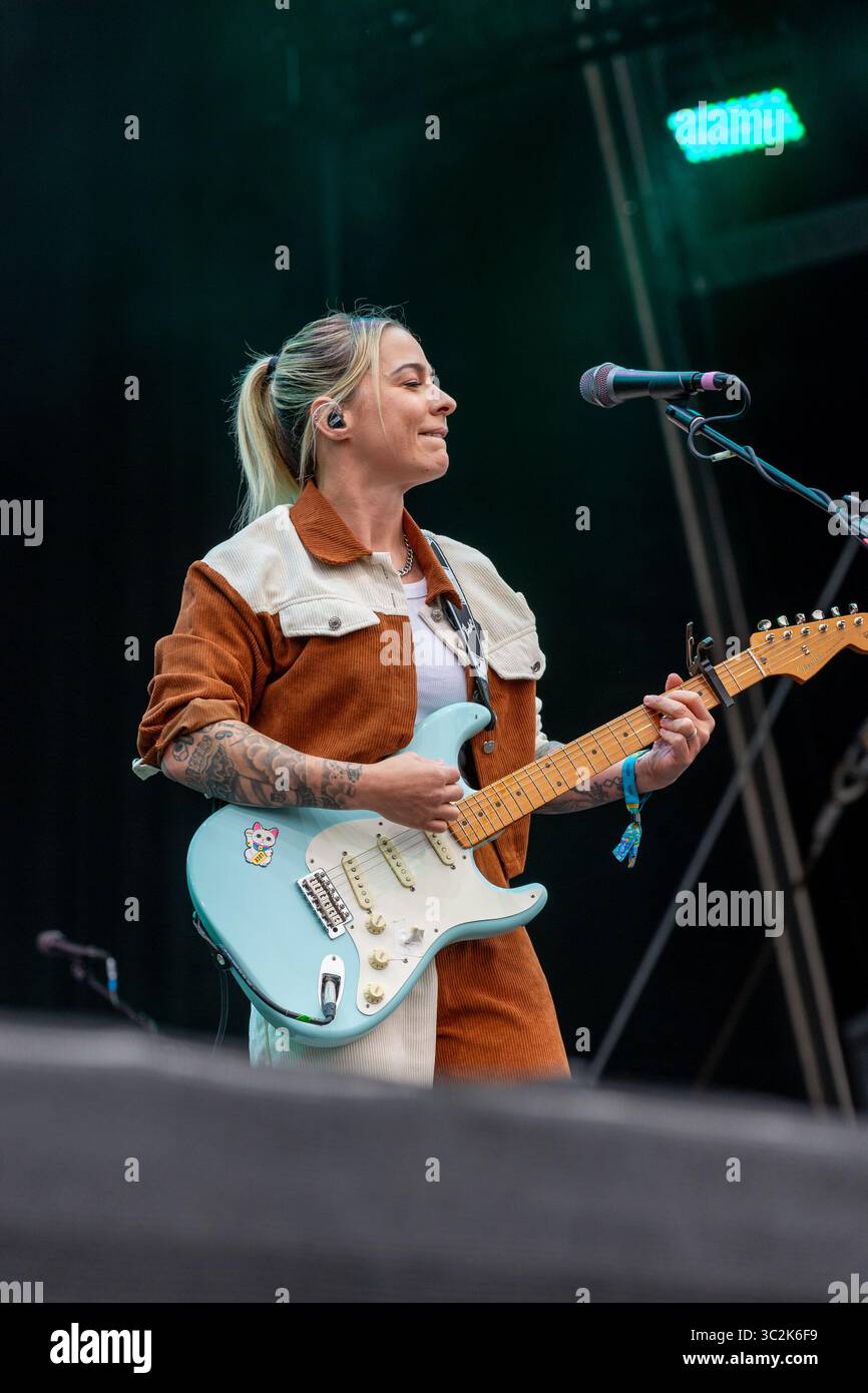 Lucy Spraggan is an English singer-songwriter and lead singer of the ...