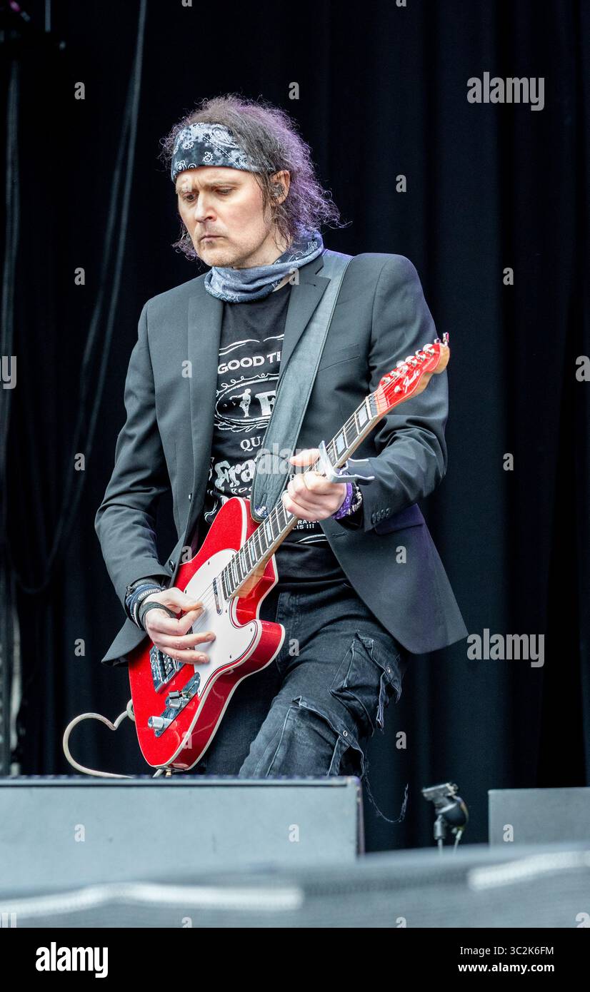 Jon Fratelli, lead singer of the band The Fratelli, performing live on ...