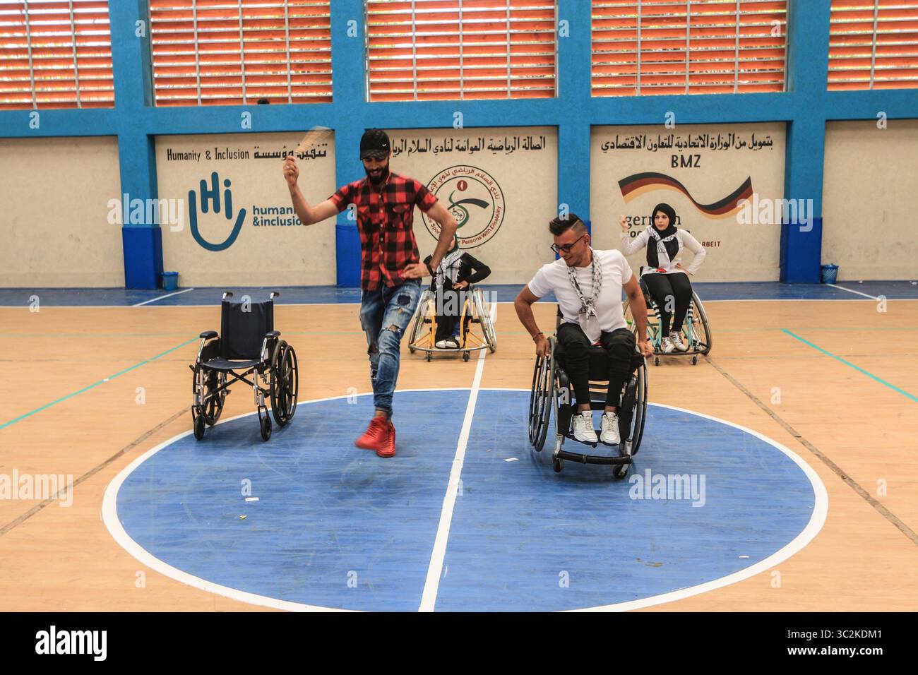 Native levantine folk dance hi-res stock photography and images - Alamy