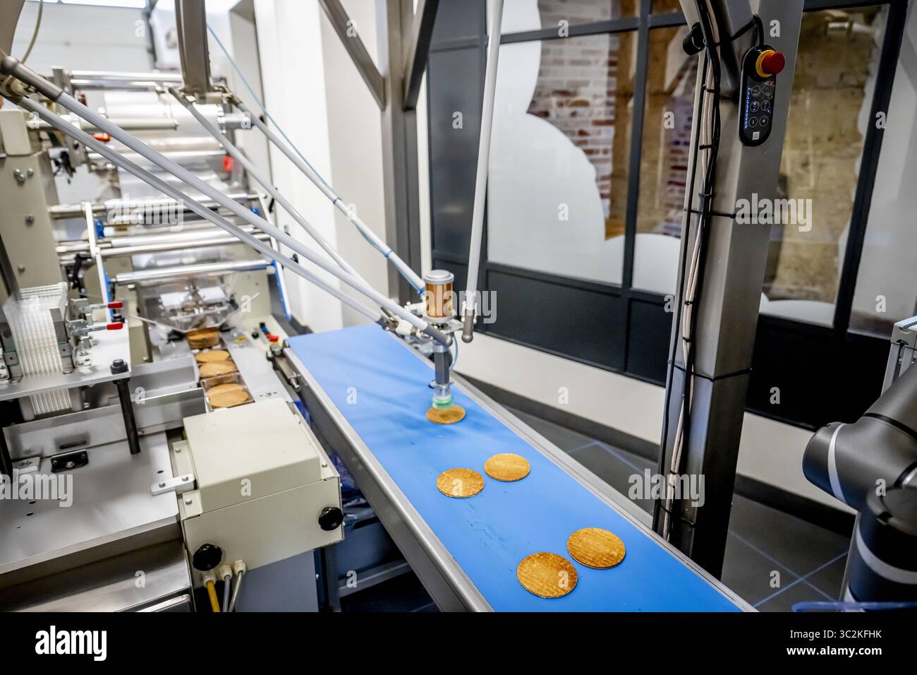 GOUDA - Fresh stroopwafels are made in the siroopwafelfabriek . A ...
