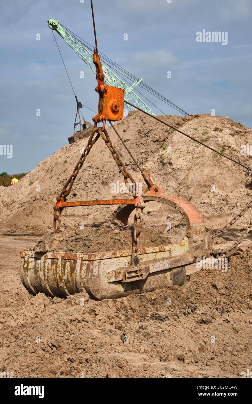 Dragline excavator in sand hi-res stock photography and images - Alamy