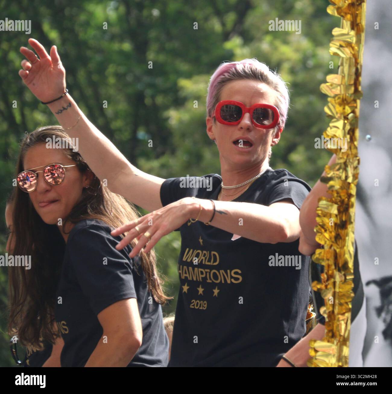 Us women's soccer team celebrate hi-res stock photography and images ...