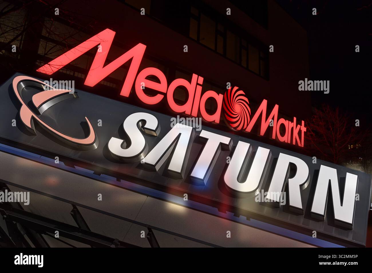 PHOTO MONTAGE: Advanced negotiations: MediaMarkt and Saturn on the ...
