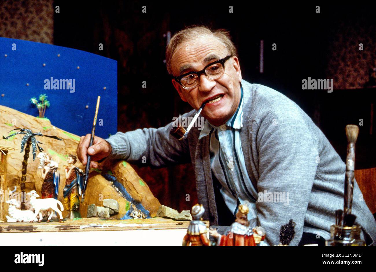 Warren Mitchell (Len Coppell) in DUCKING OUT by Mike Stott at the ...