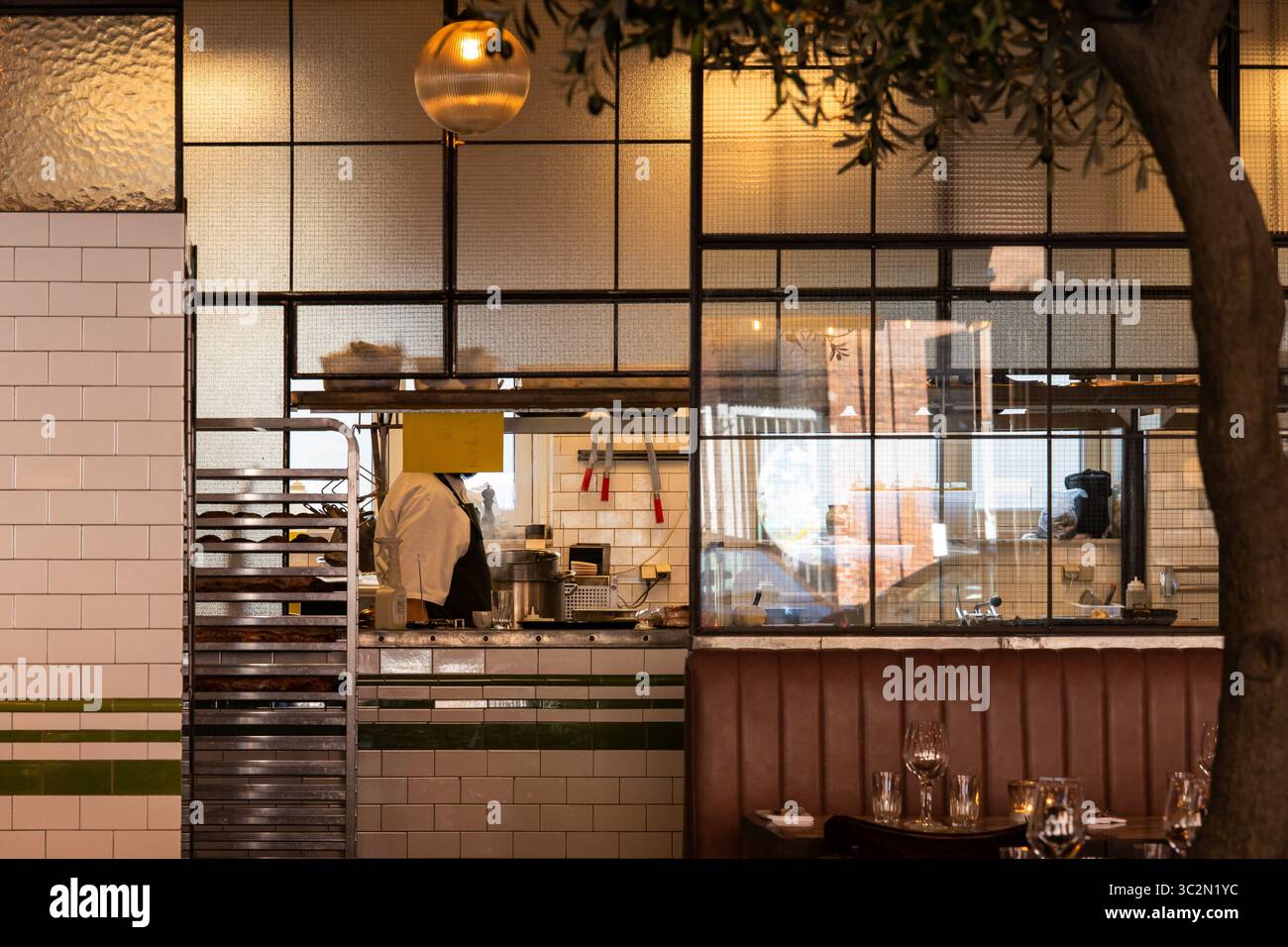 Fine dining restaurant interior busy hi-res stock photography and ...