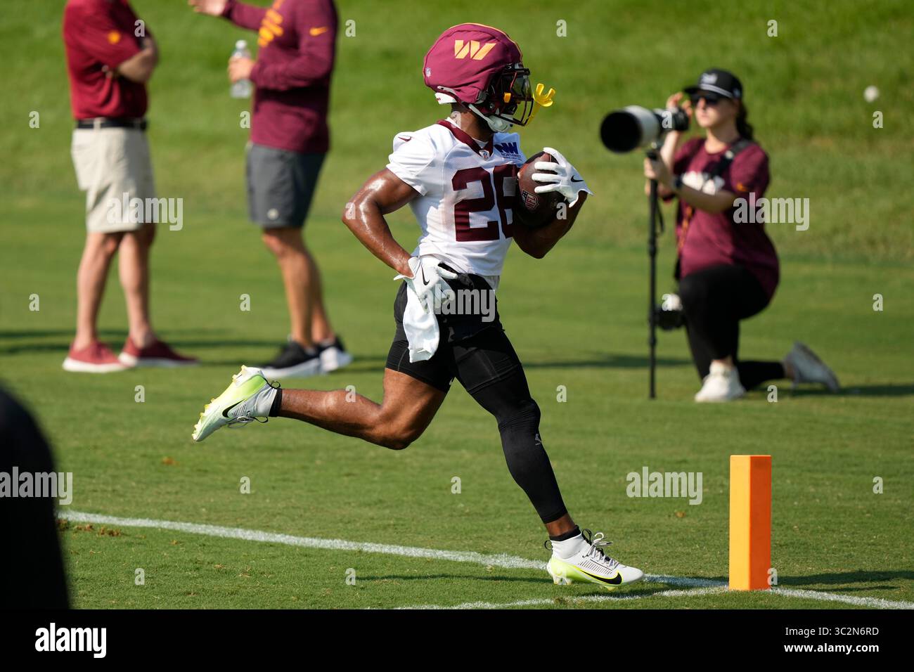 Washington Commanders running back Jeremy McNichols (26) in action ...