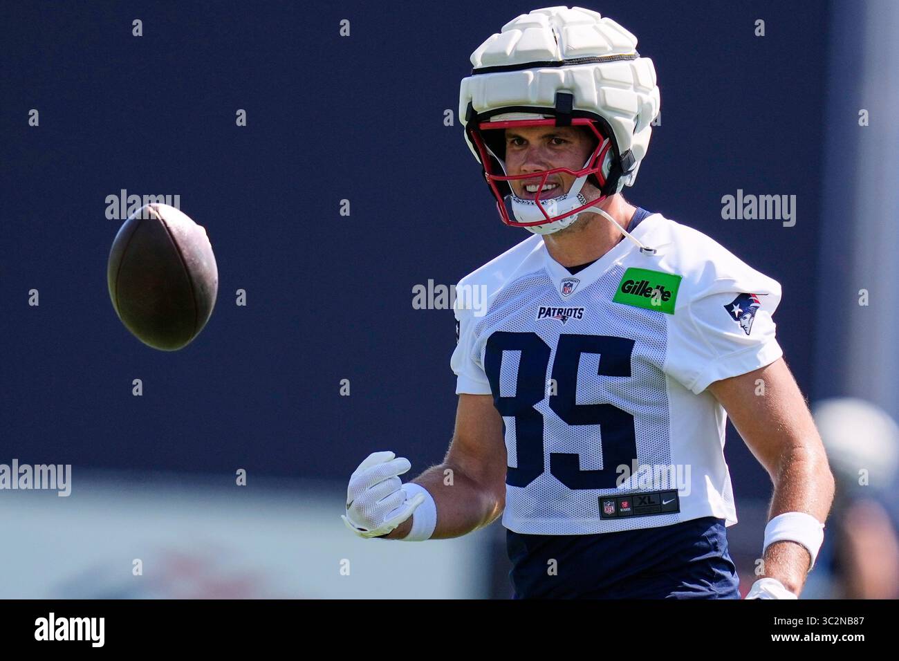 New England Patriots tight end Hunter Henry (85) during practice at the ...