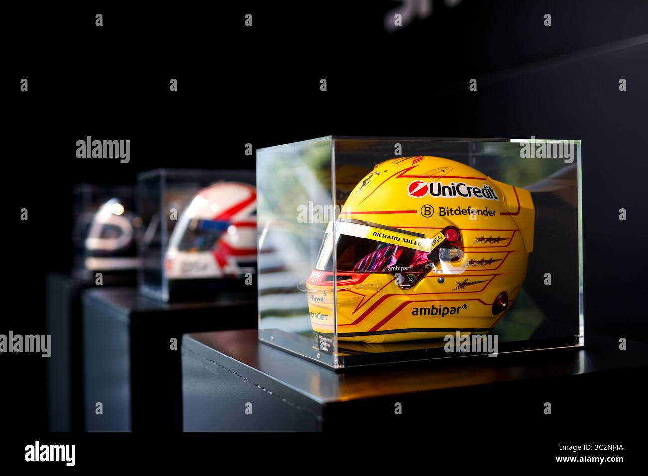 HAMILTON Lewis (gbr), Scuderia Ferrari SF-25, portrait helmet, casque ...