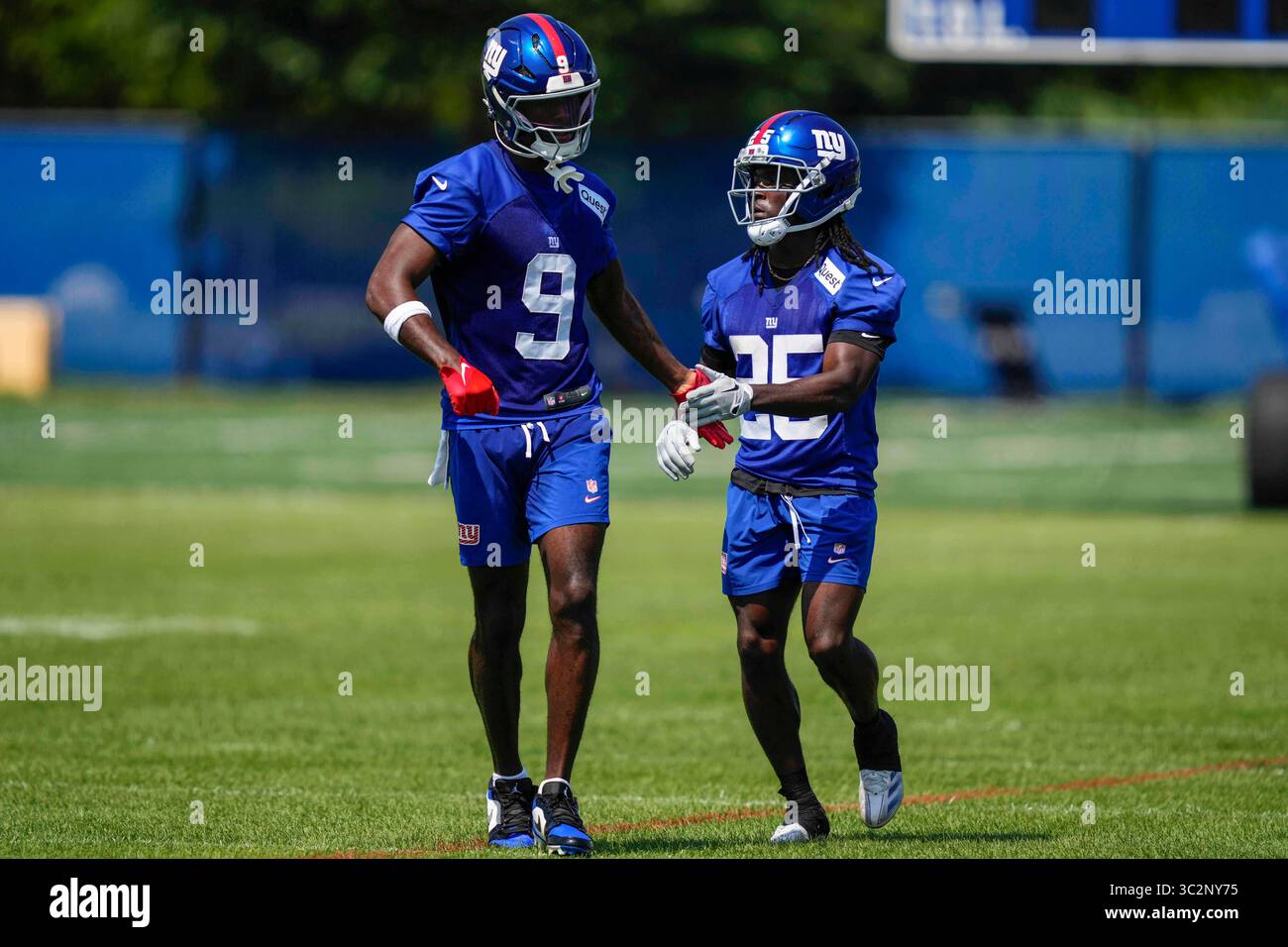 New York Giants wide receiver Da'Quan Felton (9) and New York Giants ...