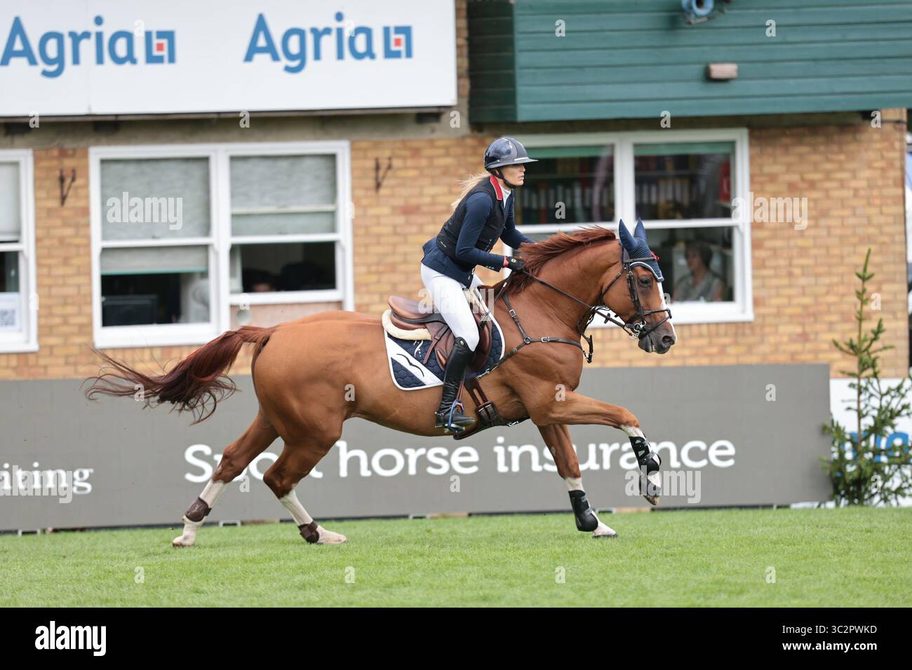 Jessica Mendoza of Great Britain riding Oo Seven De L'equipe during the ...
