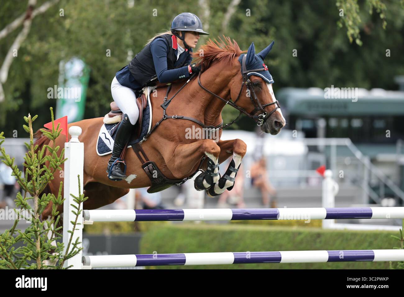 Jessica Mendoza of Great Britain riding Oo Seven De L'equipe during the ...
