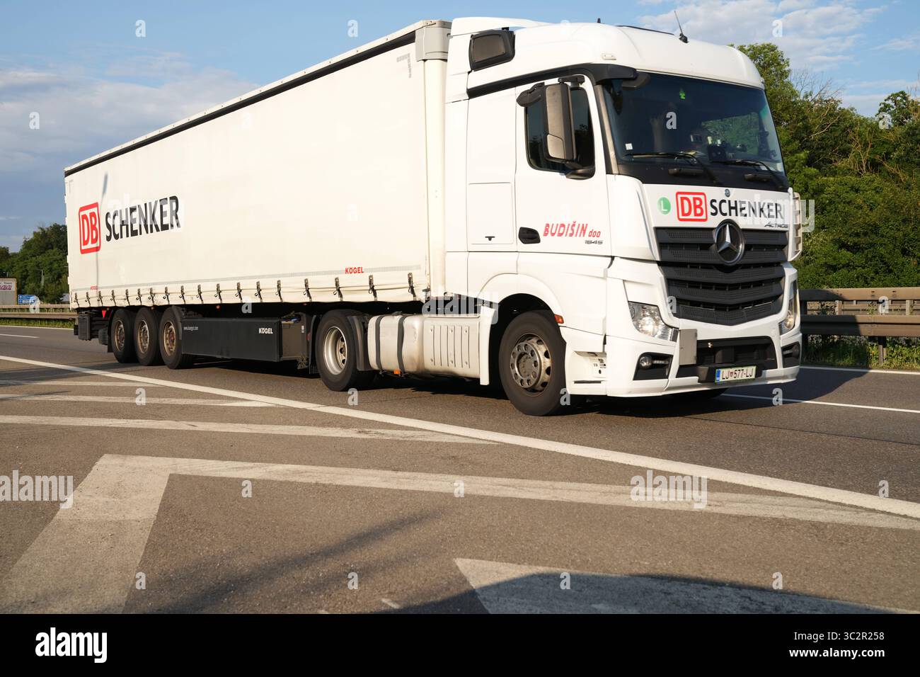 Autobahn GER, Deutschland, 20250724,autobahn, mit einem lkw von ...
