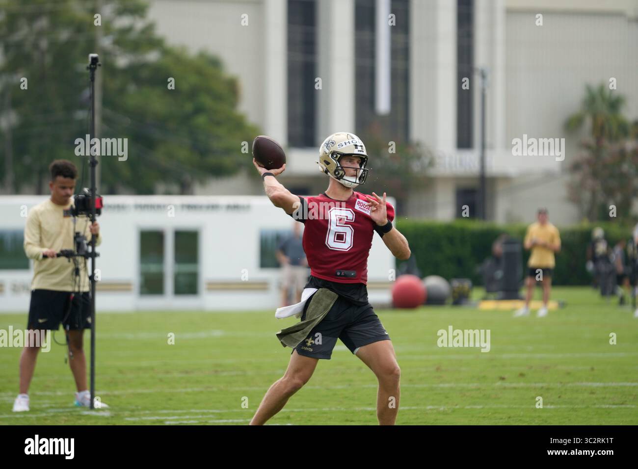 New Orleans Saints quarterback Tyler Shough (6) runs through drills ...