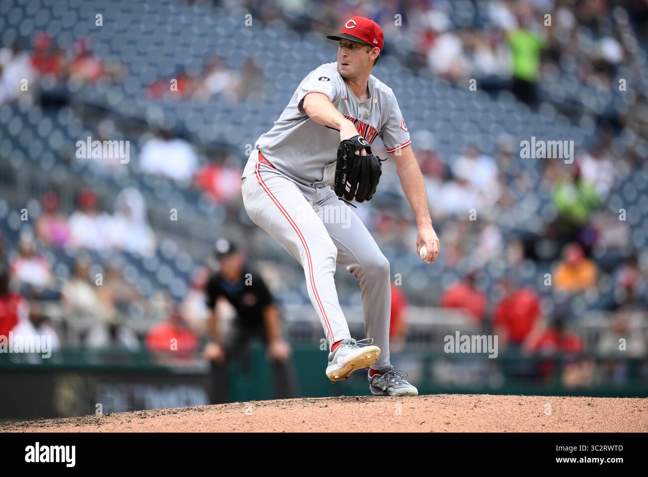 Cincinnati Reds starting pitcher Nick Lodolo (40) in action during a ...