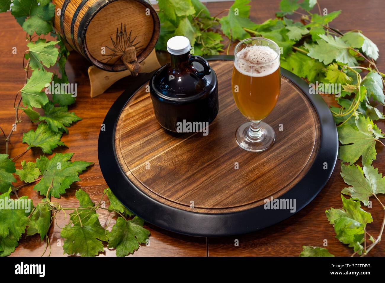 Light beer pouring foam head cold hi-res stock photography and images ...