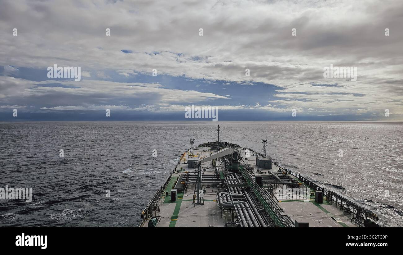 Stern wake visual hi-res stock photography and images - Alamy