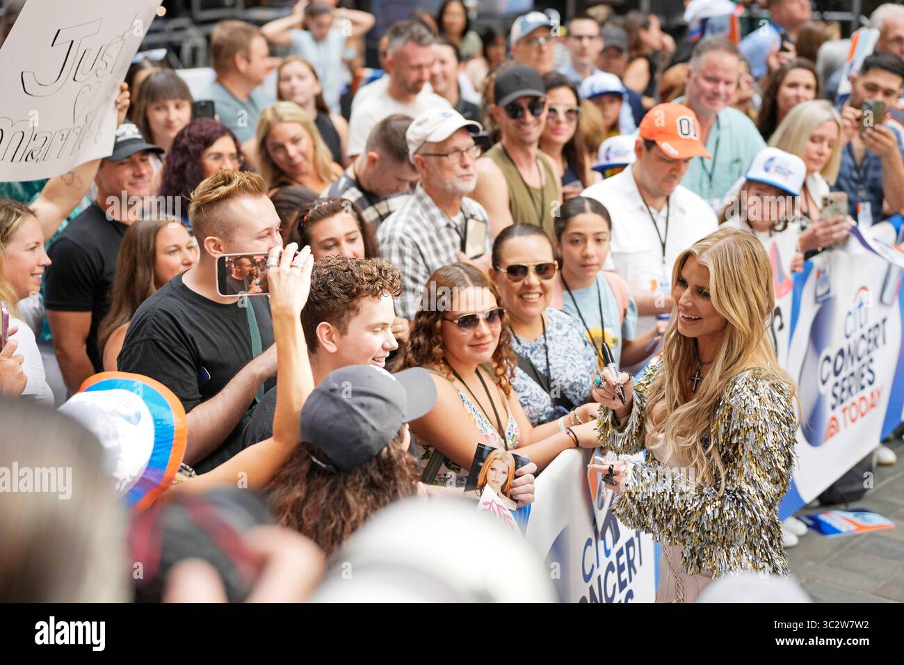 Jessica Simpson meets with fans before performing on NBC's Today show ...