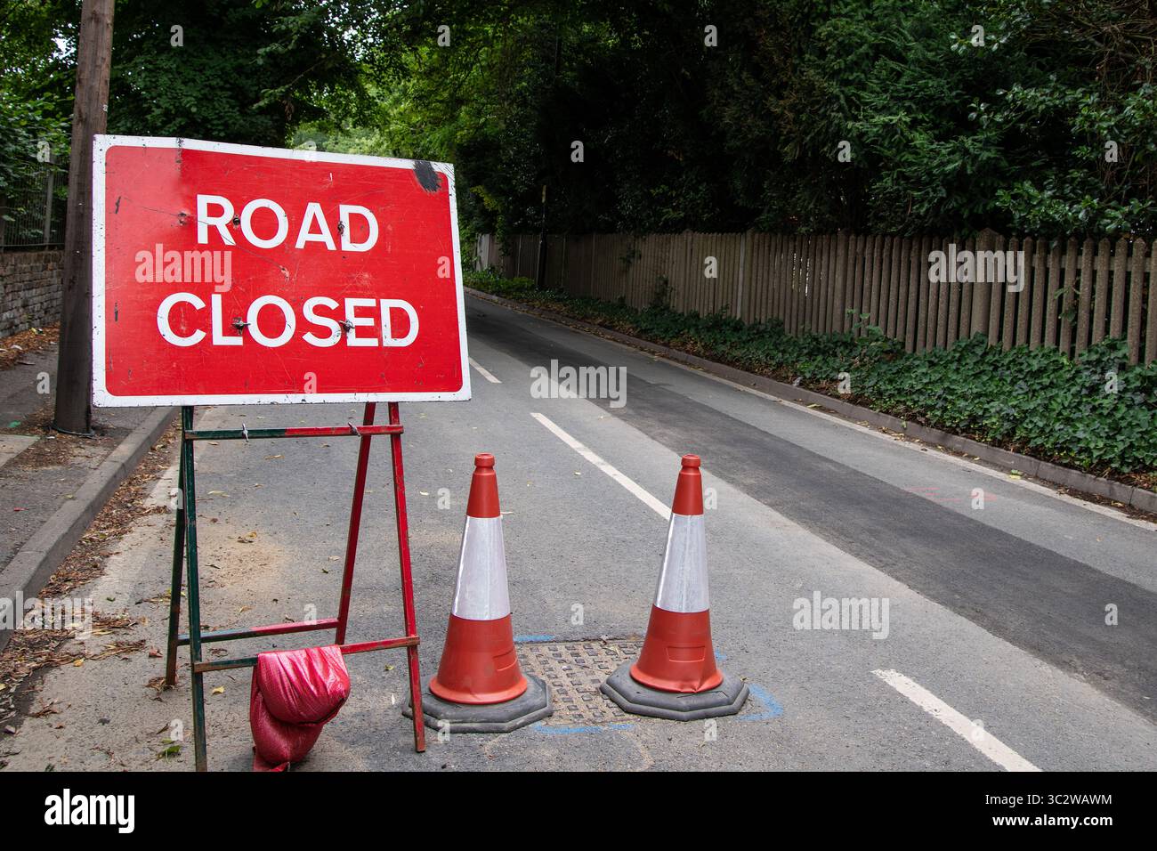 Closed sign used in hi-res stock photography and images - Alamy