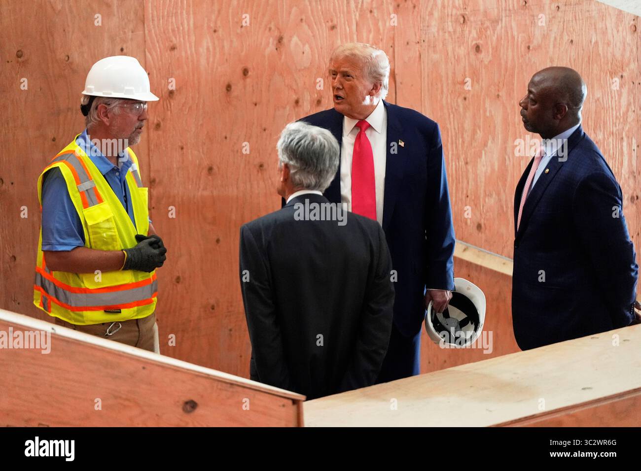 Sen. Tim Scott, R-S.C., from right, President Donald Trump and Federal ...