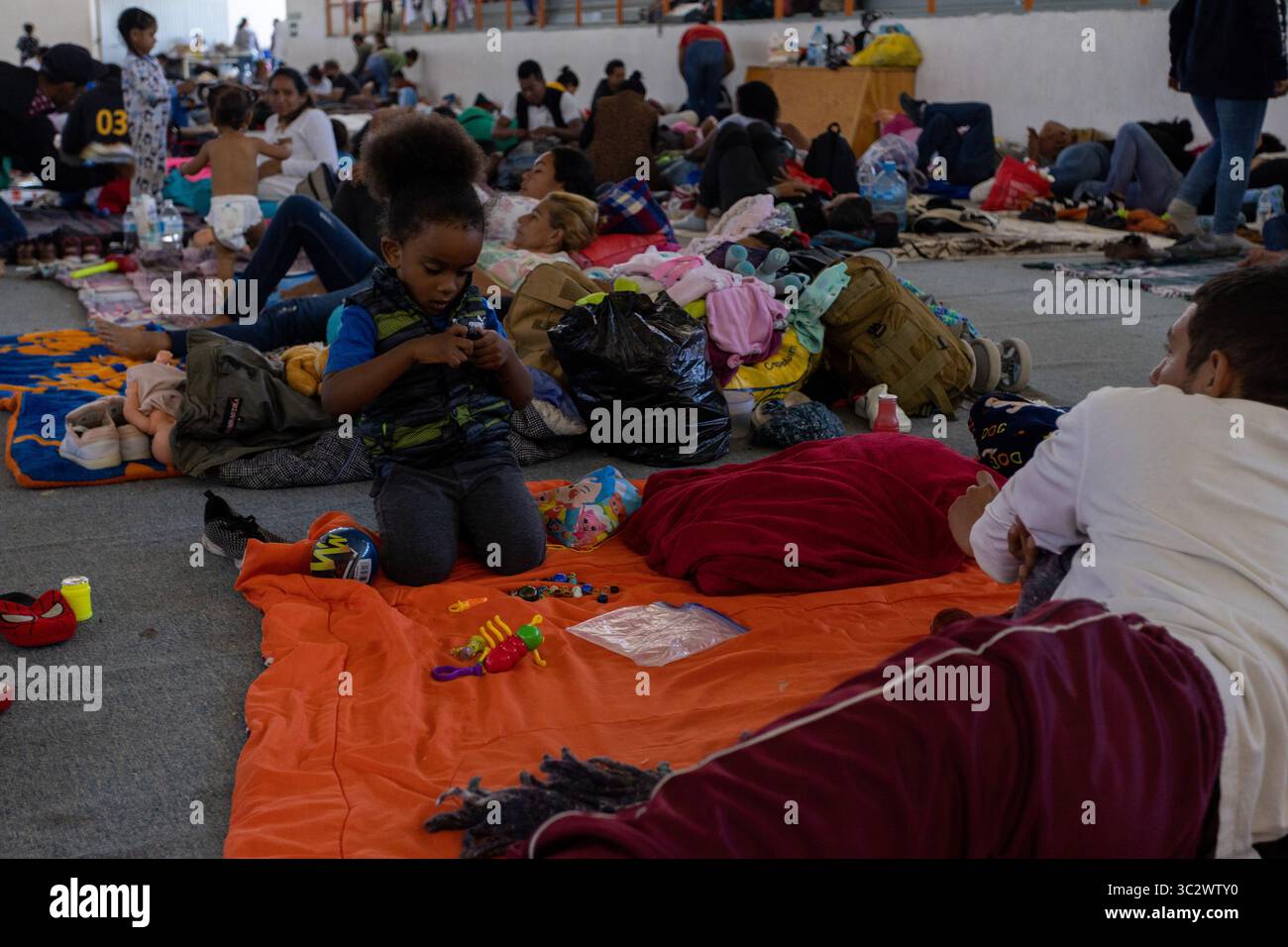 Families crowd a shelter in Ciudad Juarez, facing migration hurdles ...