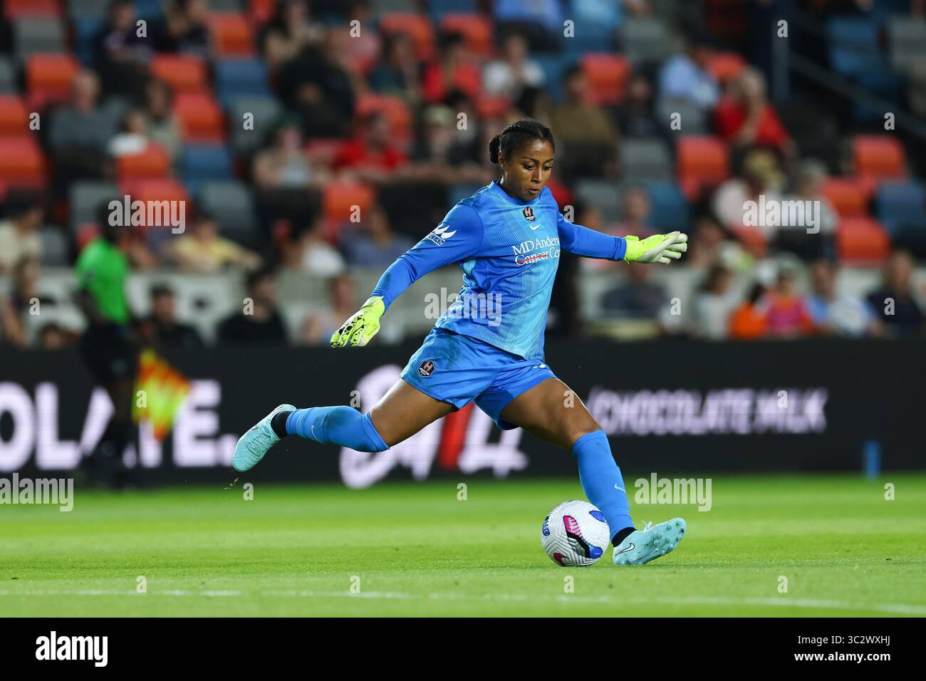 Houston Dash goalkeeper Abby Smith (35) kicks the ball during an NWSL ...