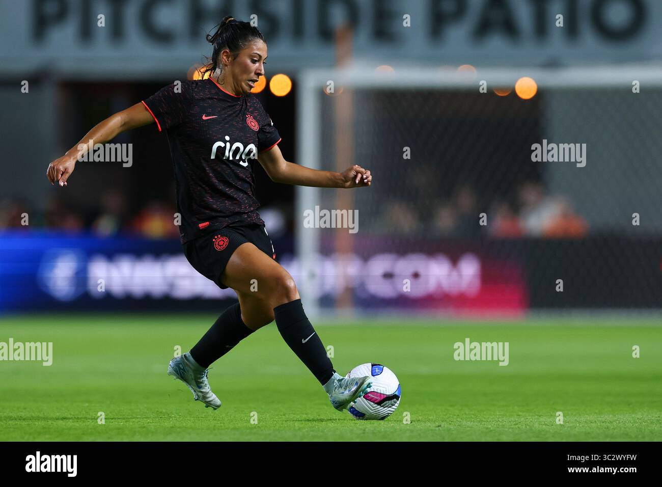Portland Thorns FC defender Reyna Reyes (2) kicks the ball during an ...
