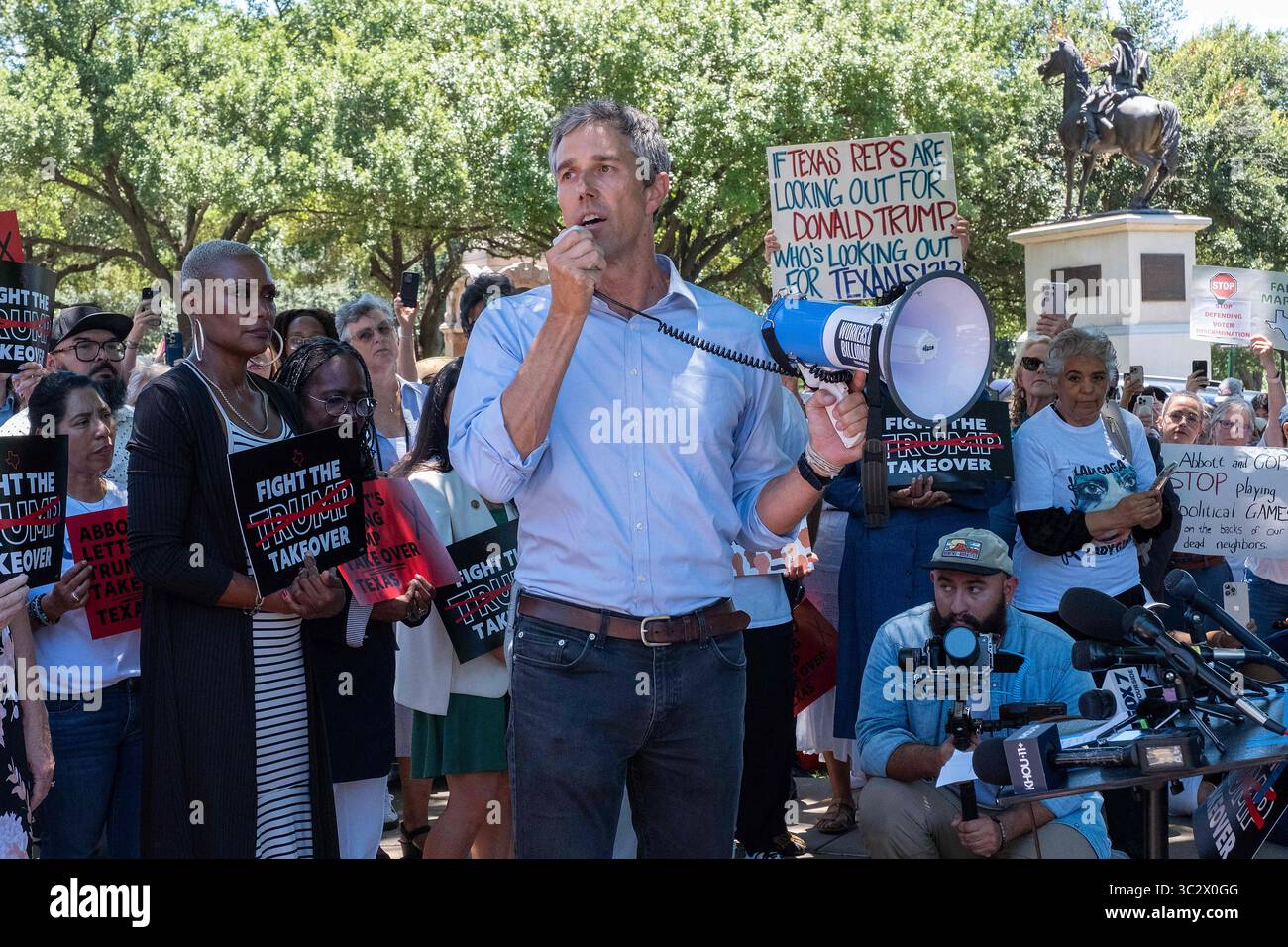 July 24, 2025: Beto OÕRourke speaking at the South steps of the Texas ...
